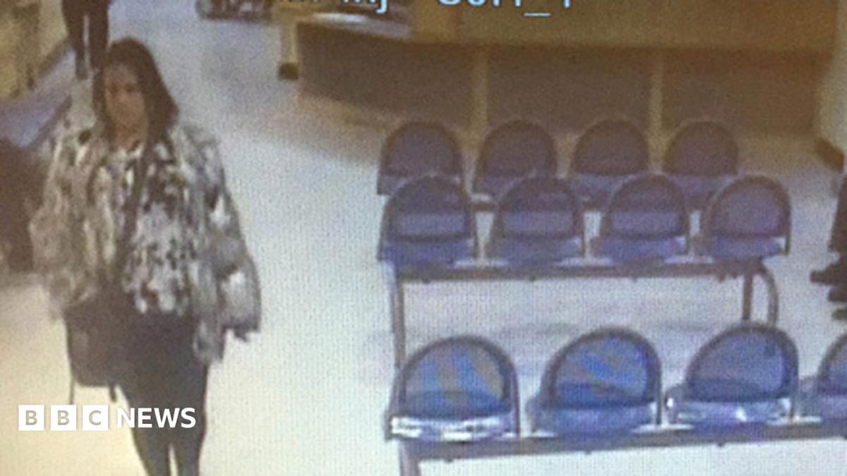 Carly Smith: CCTV of missing West Yorkshire woman released - BBC News