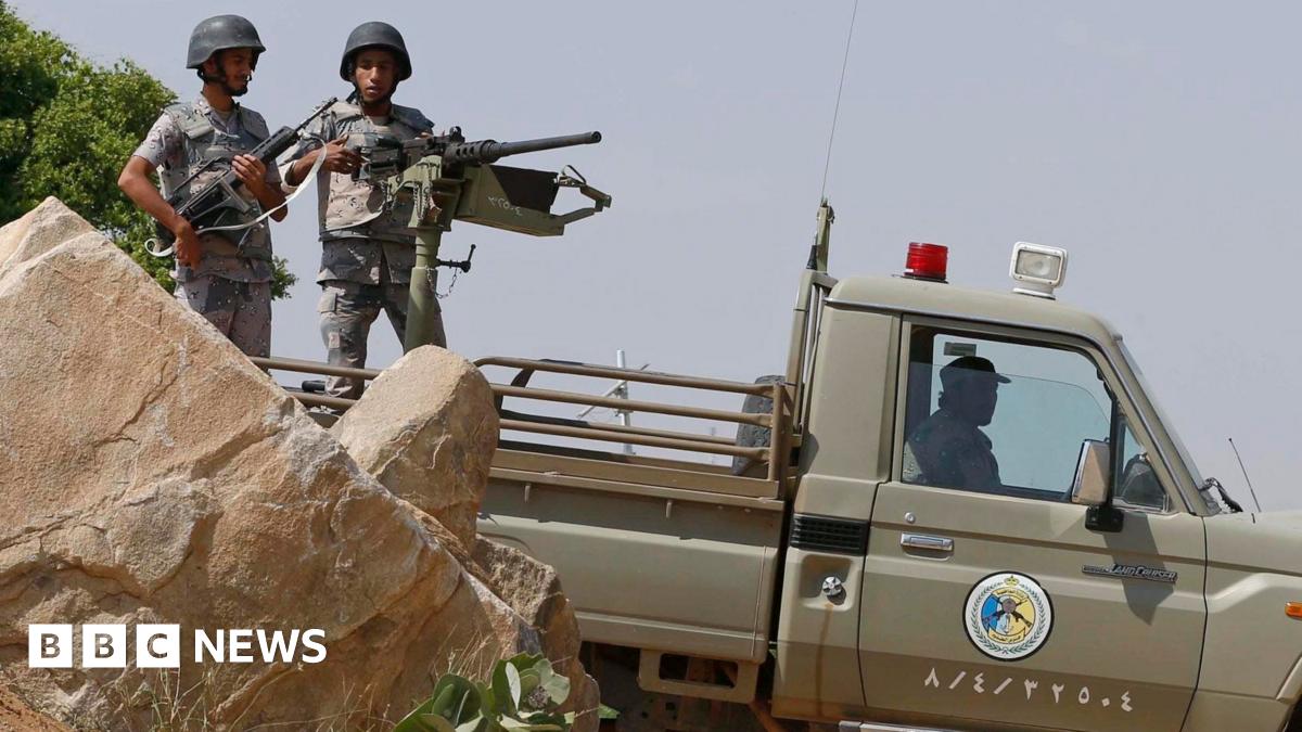 Saudi guards killed in attack on Iraq border - BBC News