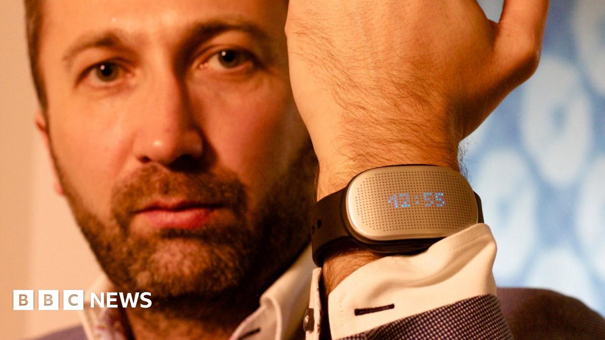 CES 2015: GoBe calorie counter wearable put to the test - BBC News