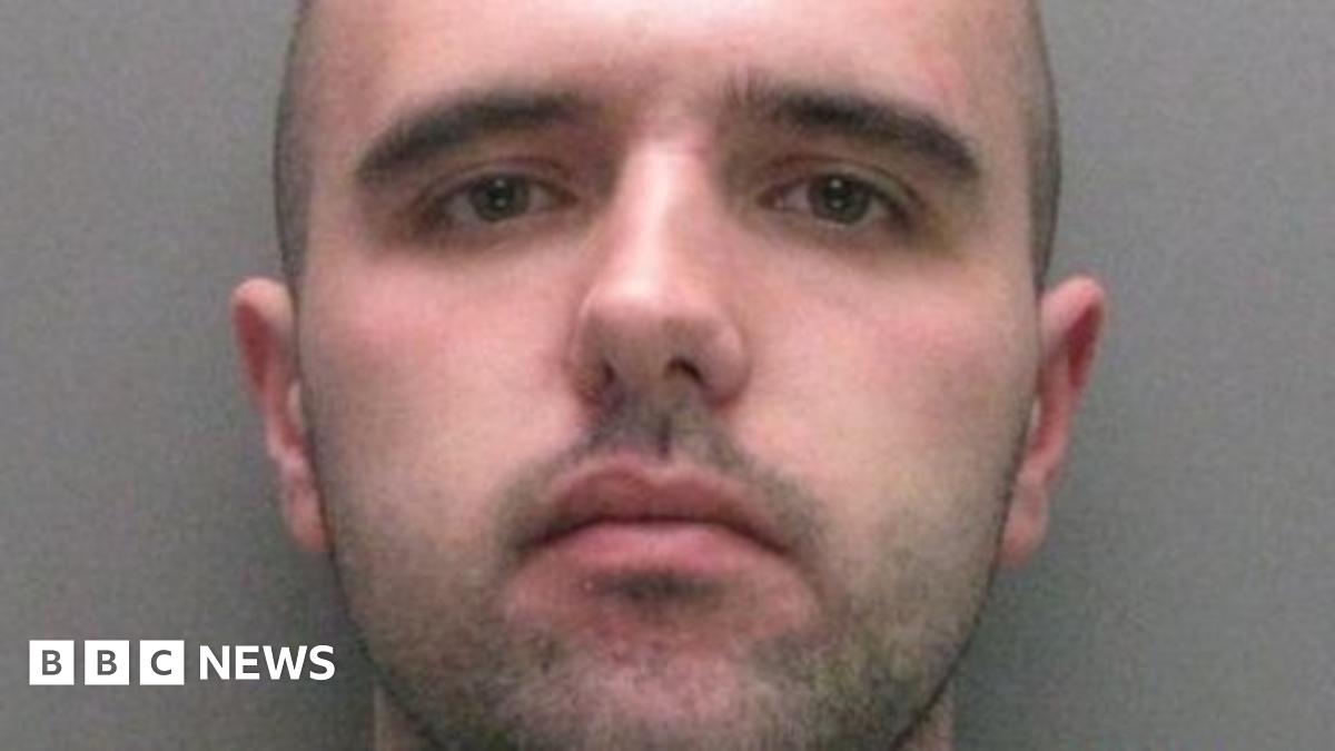Daniel Oxley jailed for murder of Michael Outhwaite - BBC News