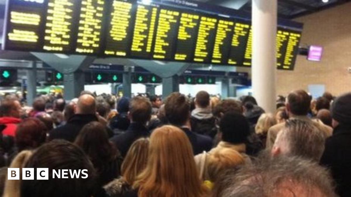London Bridge overcrowding continues for second night - BBC News