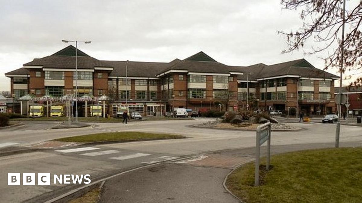 Royal Bolton Hospital de-escalates major incident status - BBC News