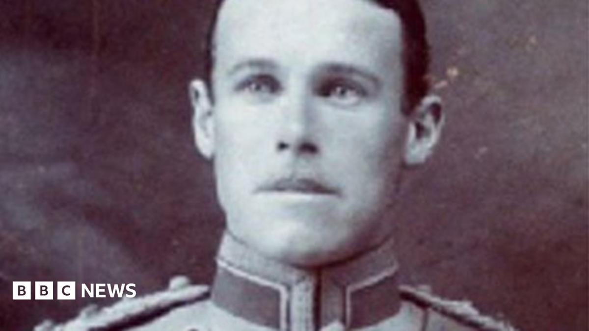Kidderminster VC memorial to Capt Eustace Jotham unveiled - BBC News