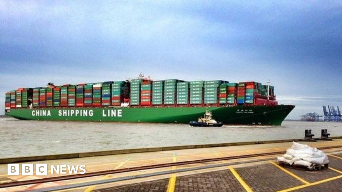 CSCL Globe: Felixstowe arrival for world's largest container ship - BBC News