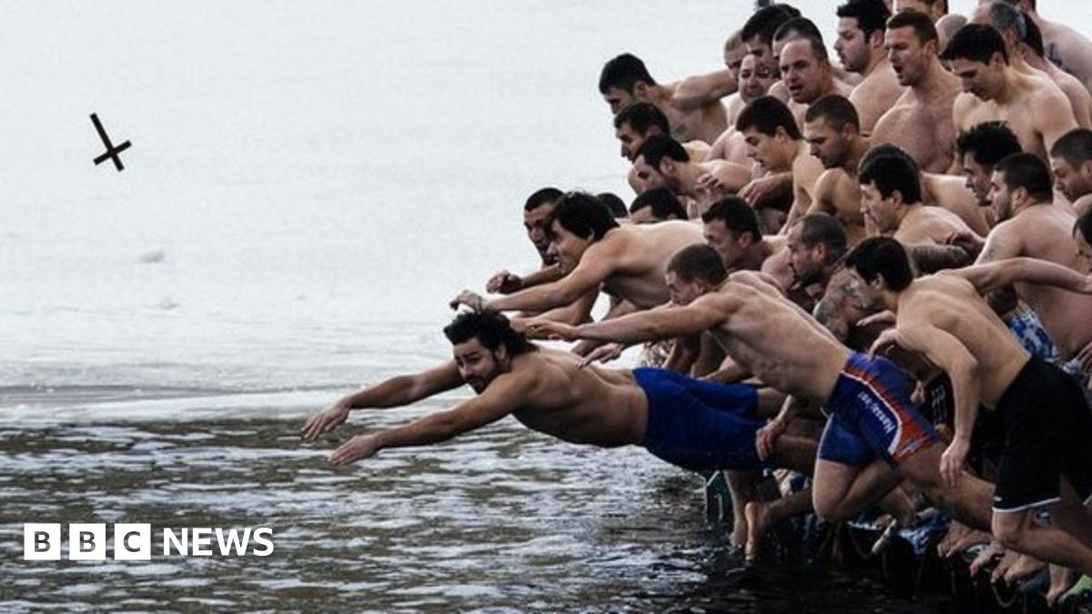 Picture Power: Race for the cross - BBC News