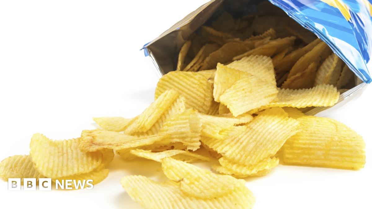 Southampton school's crisp ban prompts complaints - BBC News