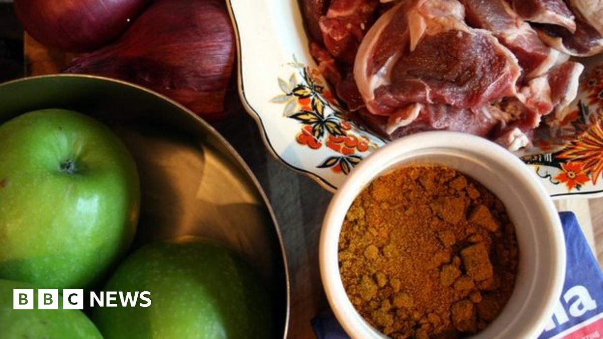 Dripping, apples and milk: Making curry the Victorian way - BBC News