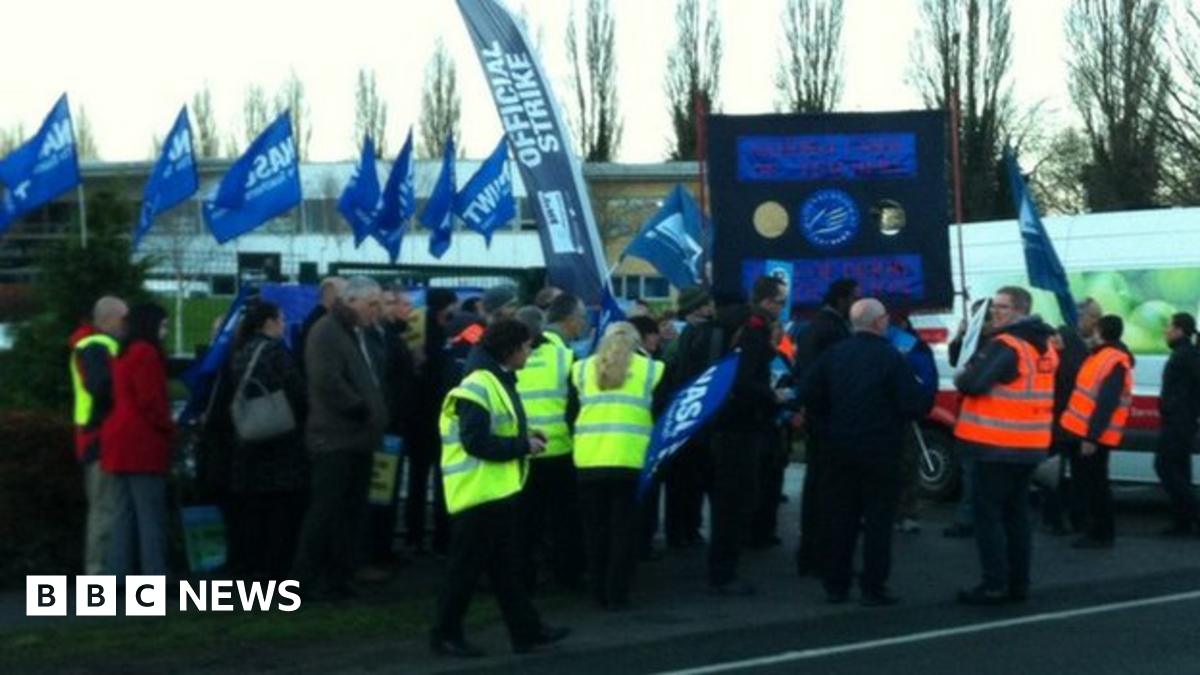 Derby's Merrill Academy strike: School shut over pay rise dispute - BBC ...