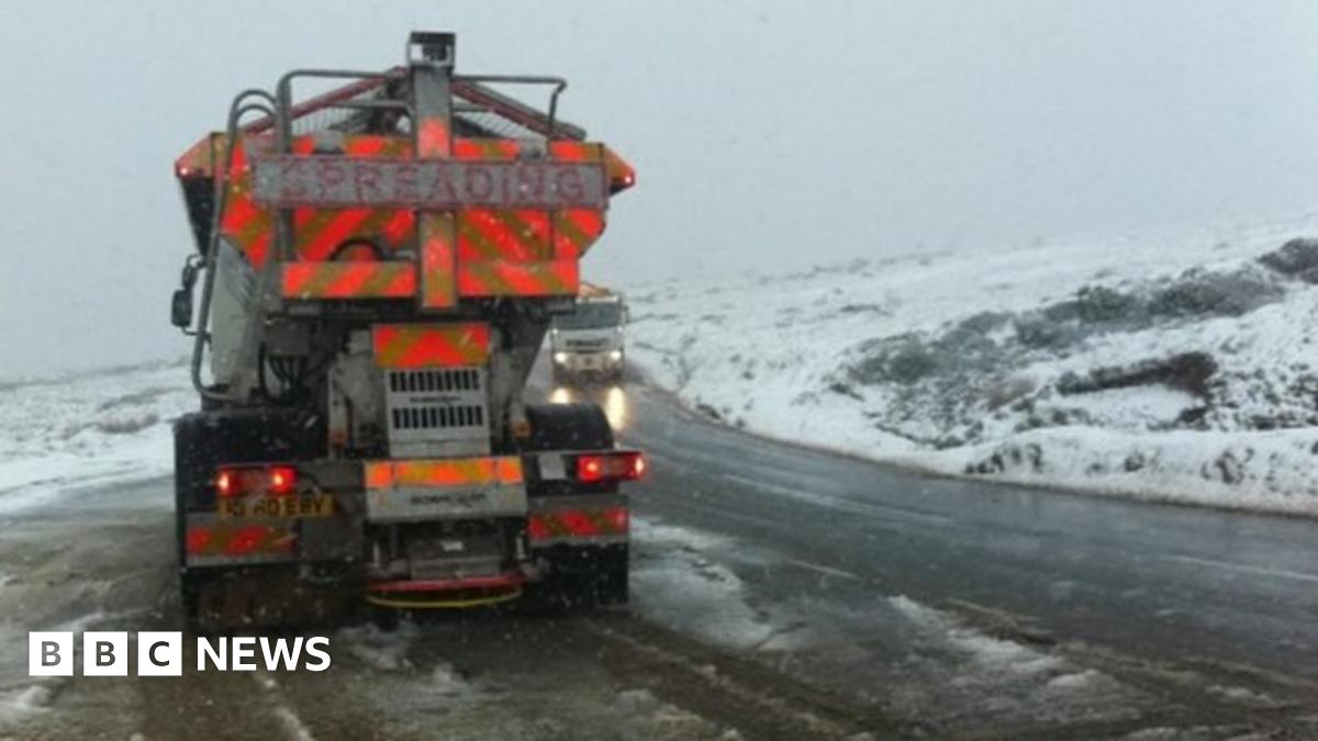 Wales-wide gritting guidance considered after ice accidents - BBC News