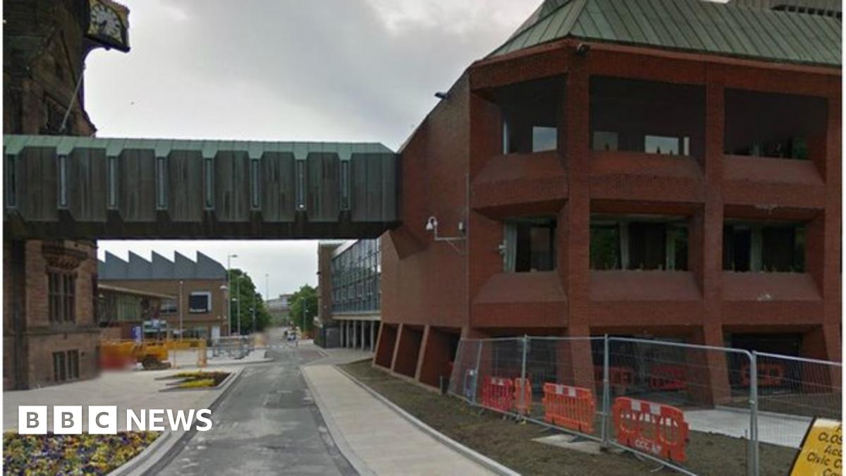 Coventry University to knock down buildings - BBC News