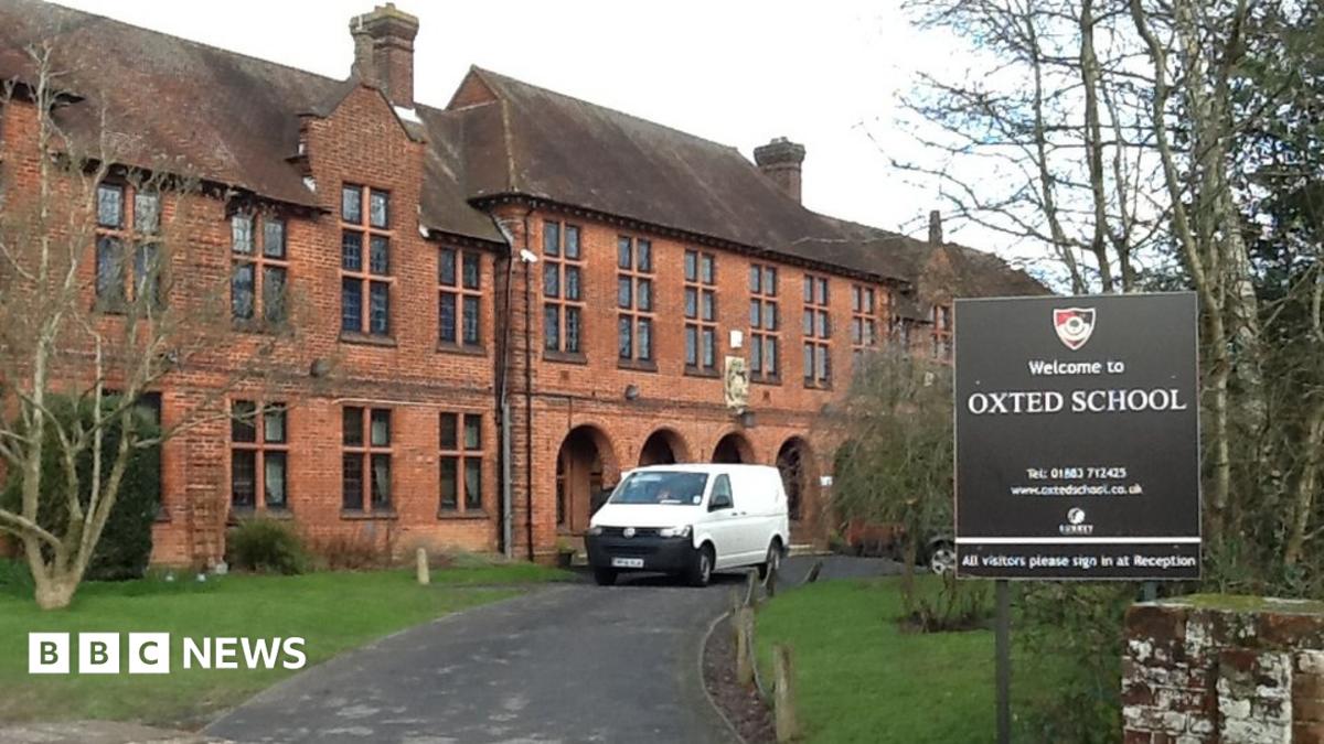 Parents try to halt Oxted School turning into academy - BBC News