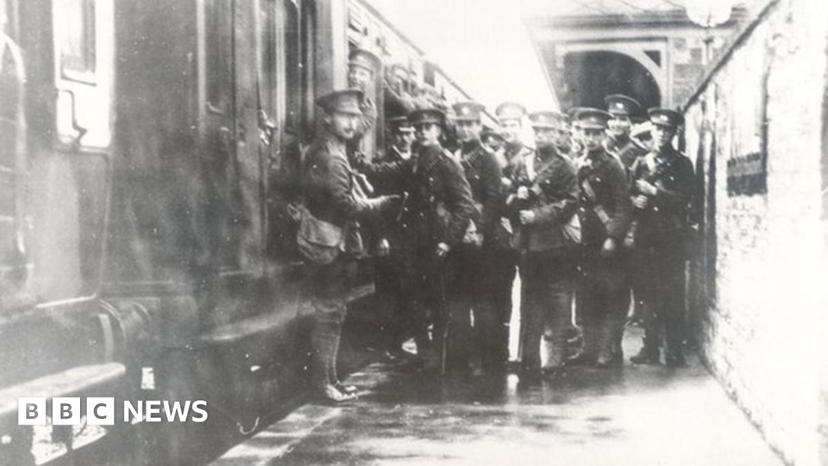 Peterborough's WW1 soldiers tea stall visitors' book stories - BBC News