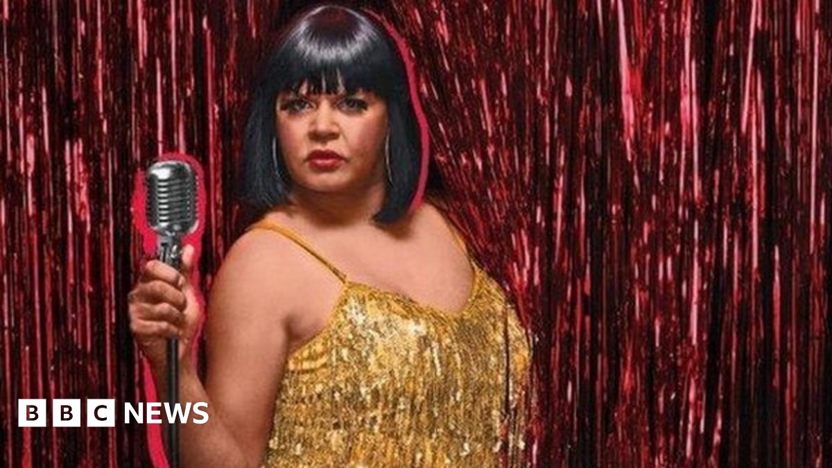 Australia's Aboriginal comedians fight prejudice with wit - BBC News