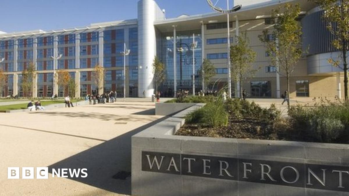 Doncaster Waterfront link road work starts - BBC News