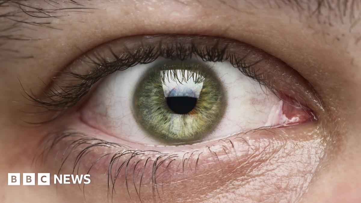 Does subliminal advertising actually work? - BBC News