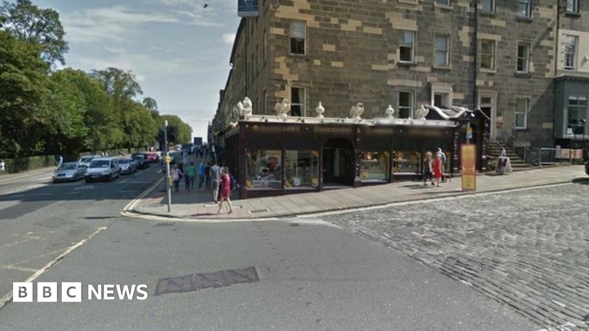 Thieves smash and grab from pawnbrokers in Edinburgh - BBC News