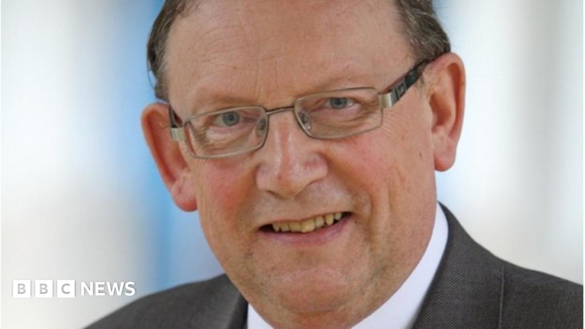 Former NHS Tayside chairman Sandy Watson dies aged 70 - BBC News