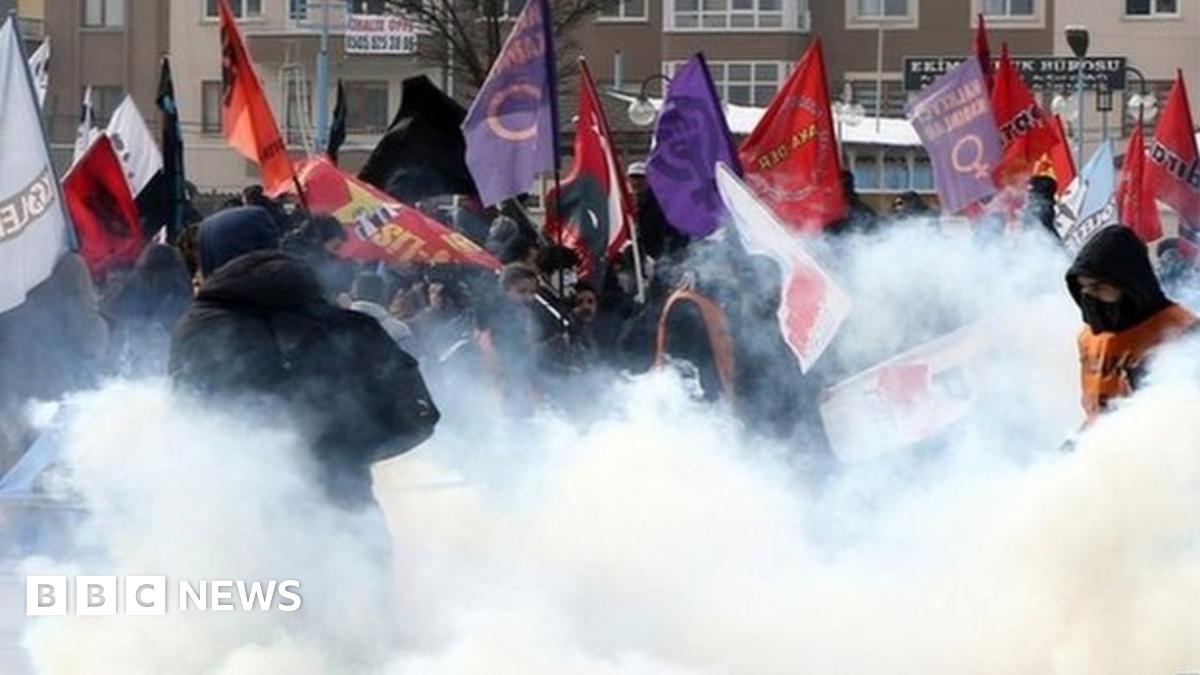 Anger in Turkey over police sentences for Gezi death - BBC News