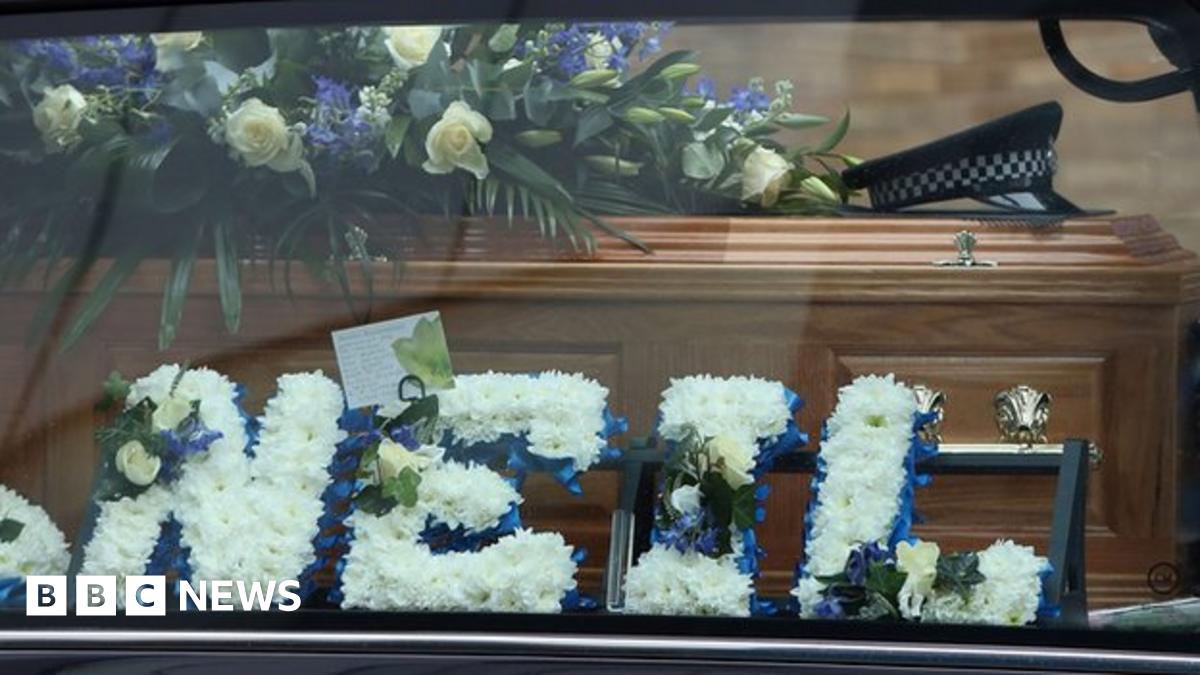 PC Neil Doyle killing: Funeral for off-duty policeman - BBC News