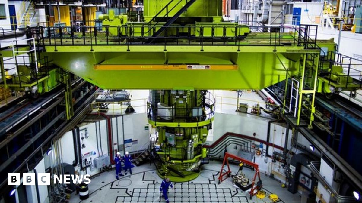 Hinkley Point B reactor shut down for maintenance - BBC News