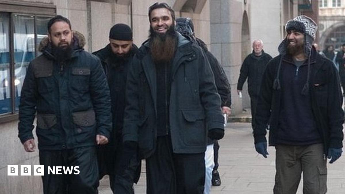 London street march Muslim men given three-year Asbo - BBC News