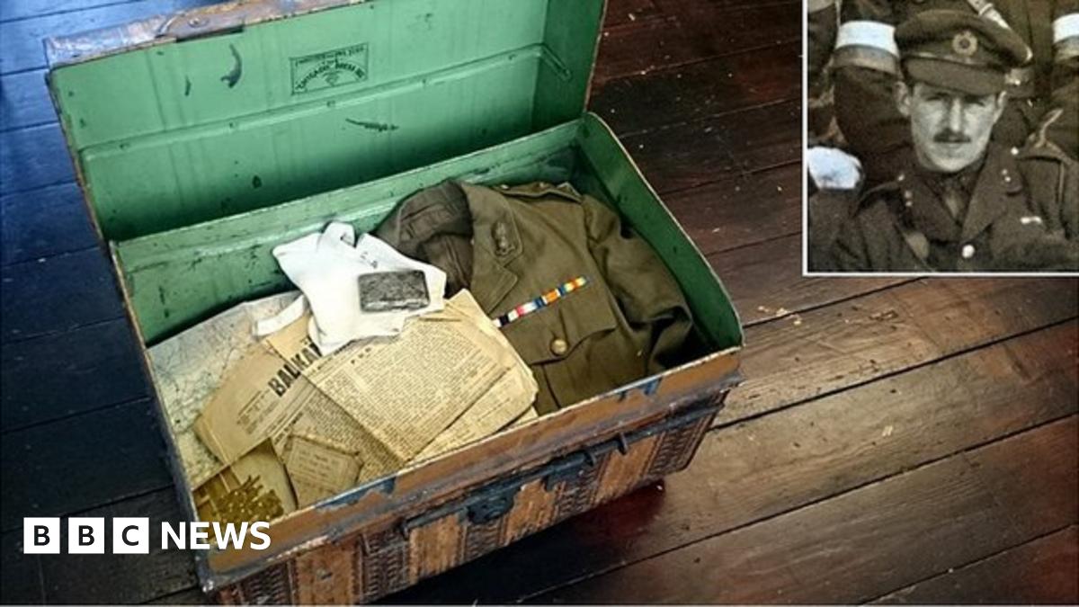 Letchworth Highfield School finds WW1 'treasure chest' - BBC News