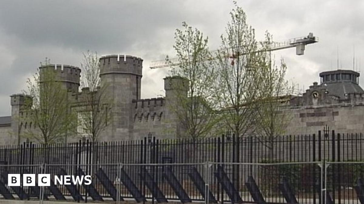 Lee McDonnell: Dublin prisoner who escaped is recaptured - BBC News