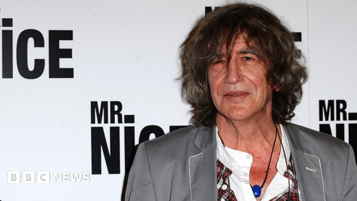 Ex-drug smuggler Howard Marks has inoperable cancer - BBC News
