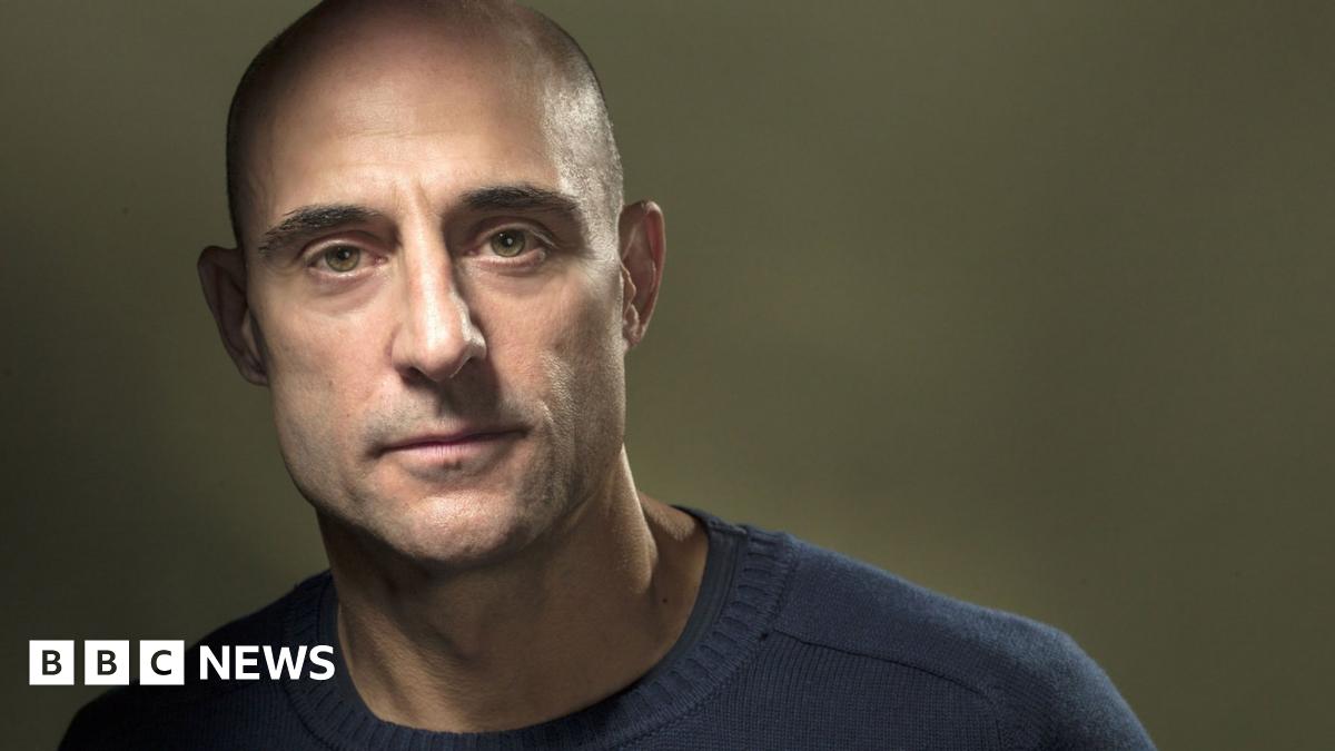 Critics' Circle honours Mark Strong's stage return - BBC News