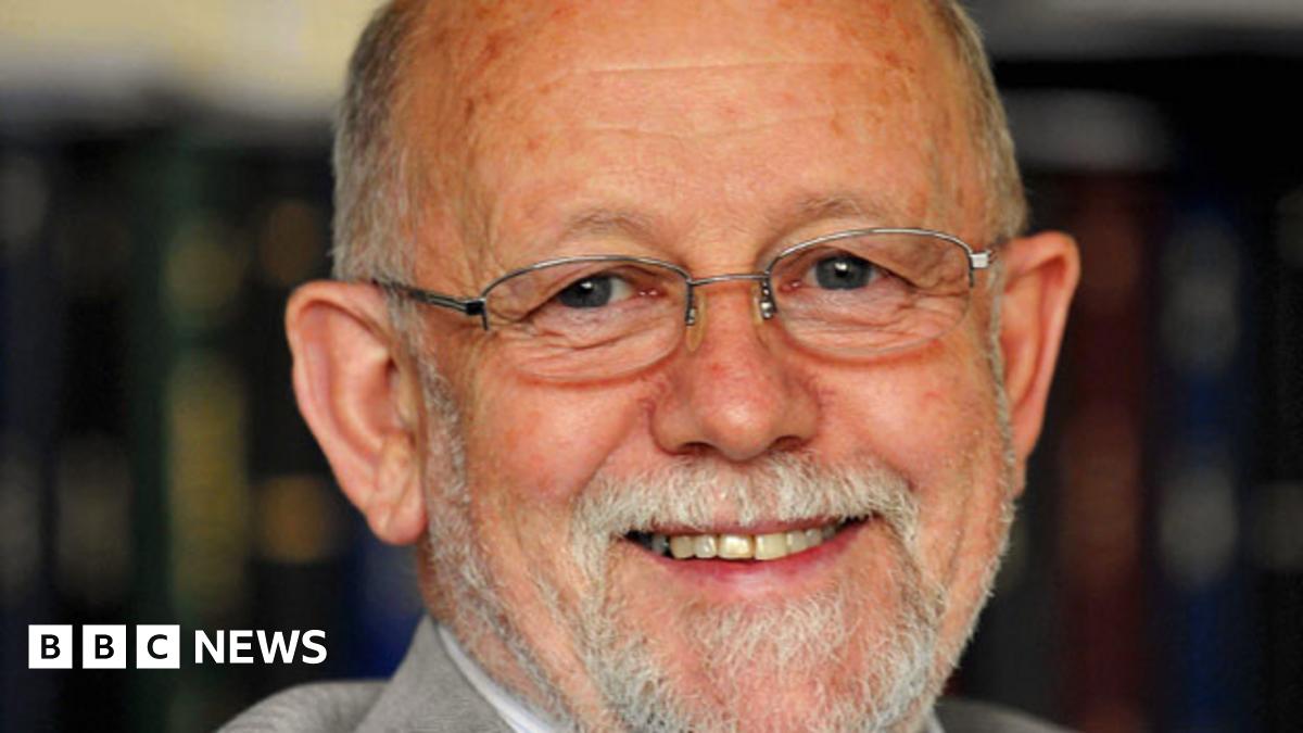 Glyndwr University appoints new interim vice-chancellor - BBC News