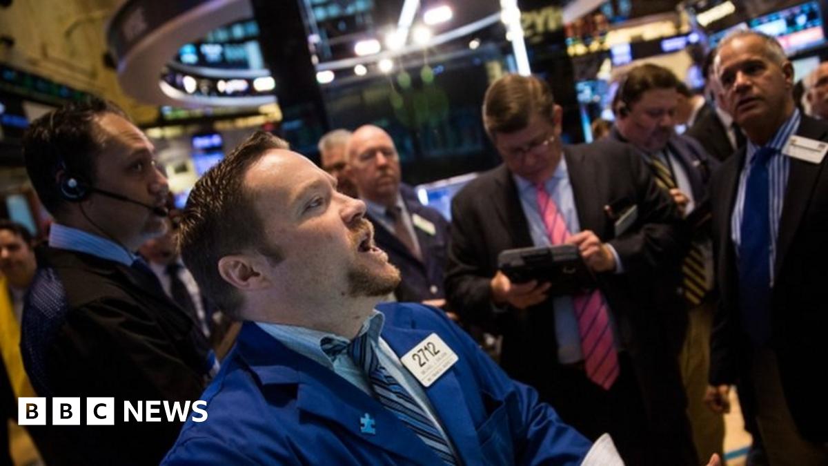 Nasdaq beats record high set in 2000 during dot-com boom - BBC News