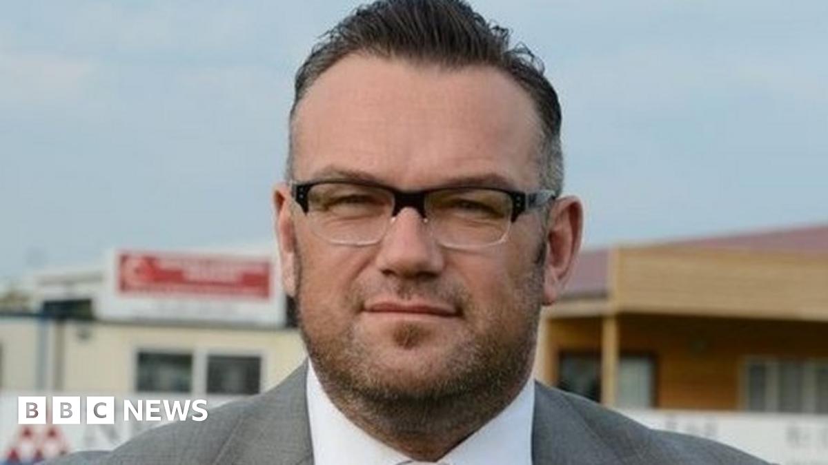 Ian Neale given suspended jail sentence for assault - BBC News