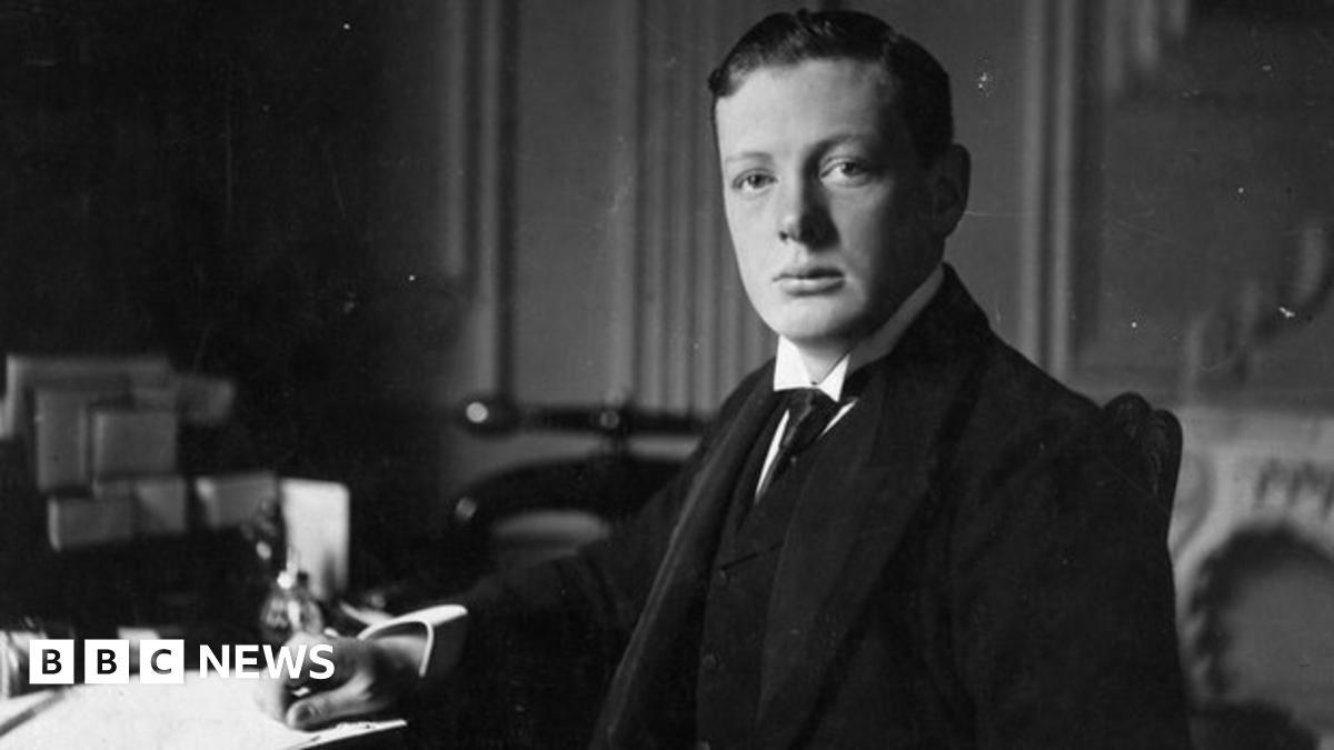 Sir Winston Churchill: How Oldham shaped WW2 leader - BBC News