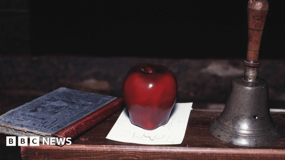 Technology in schools: Future changes in classrooms - BBC News