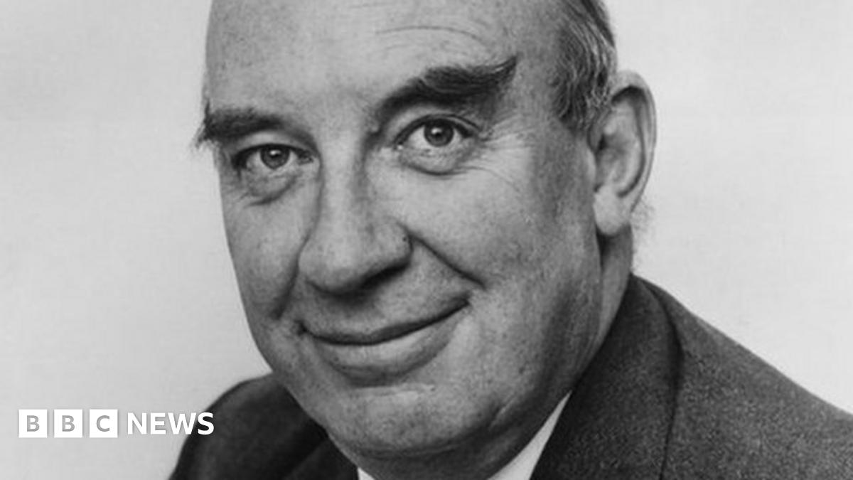 Diplomat Sir Peter Hayman 'engaged in sexual perversion' - BBC News