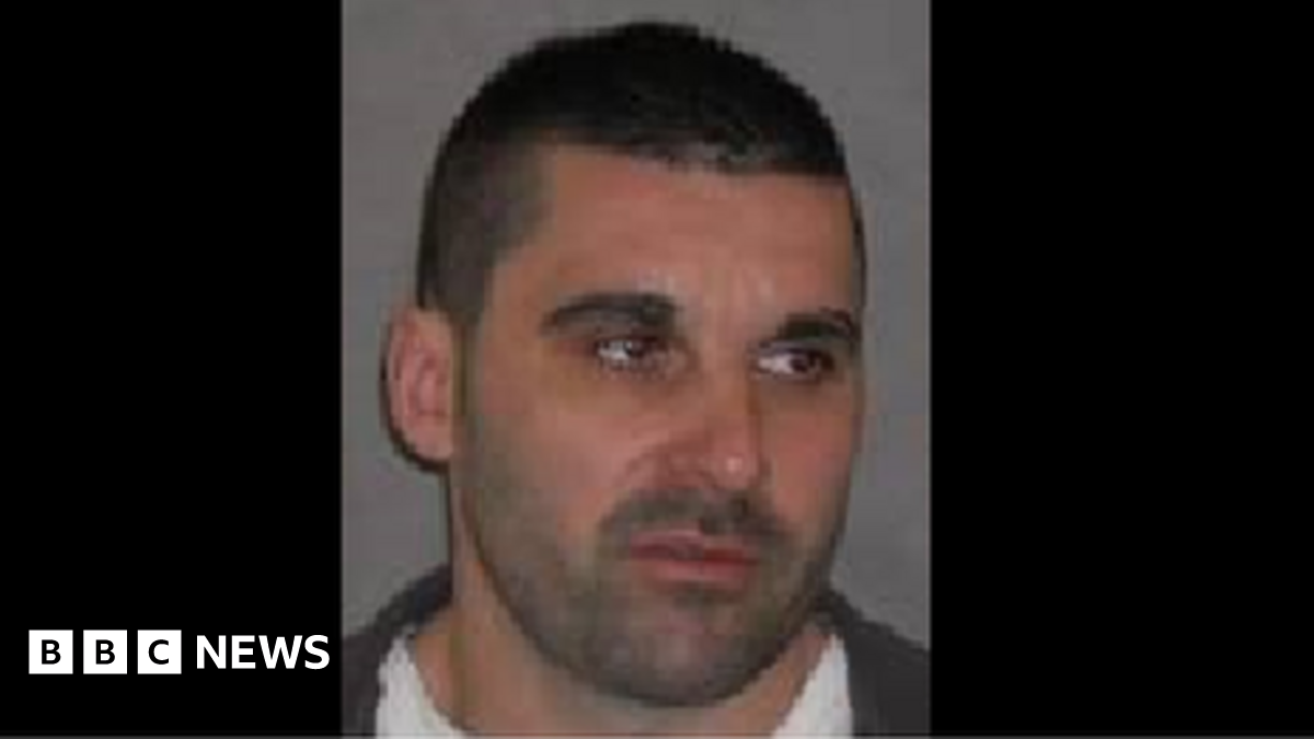 Henry Hanratty Stephen wanted over violent crimes - BBC News