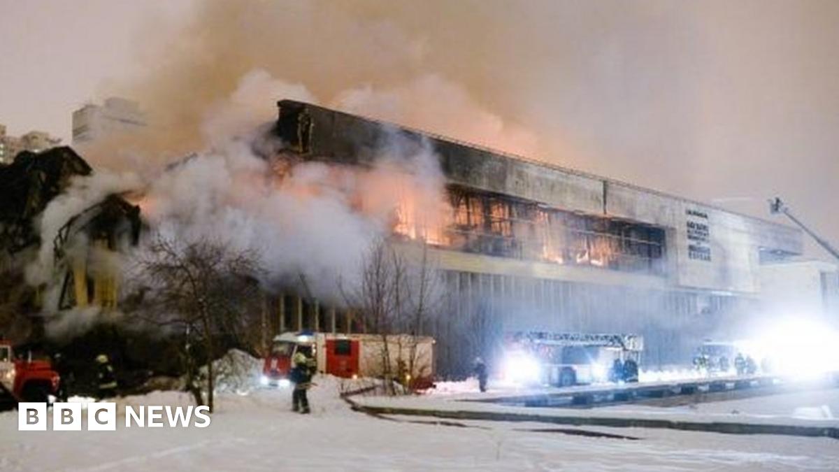 Fire rages through library in Moscow - BBC News
