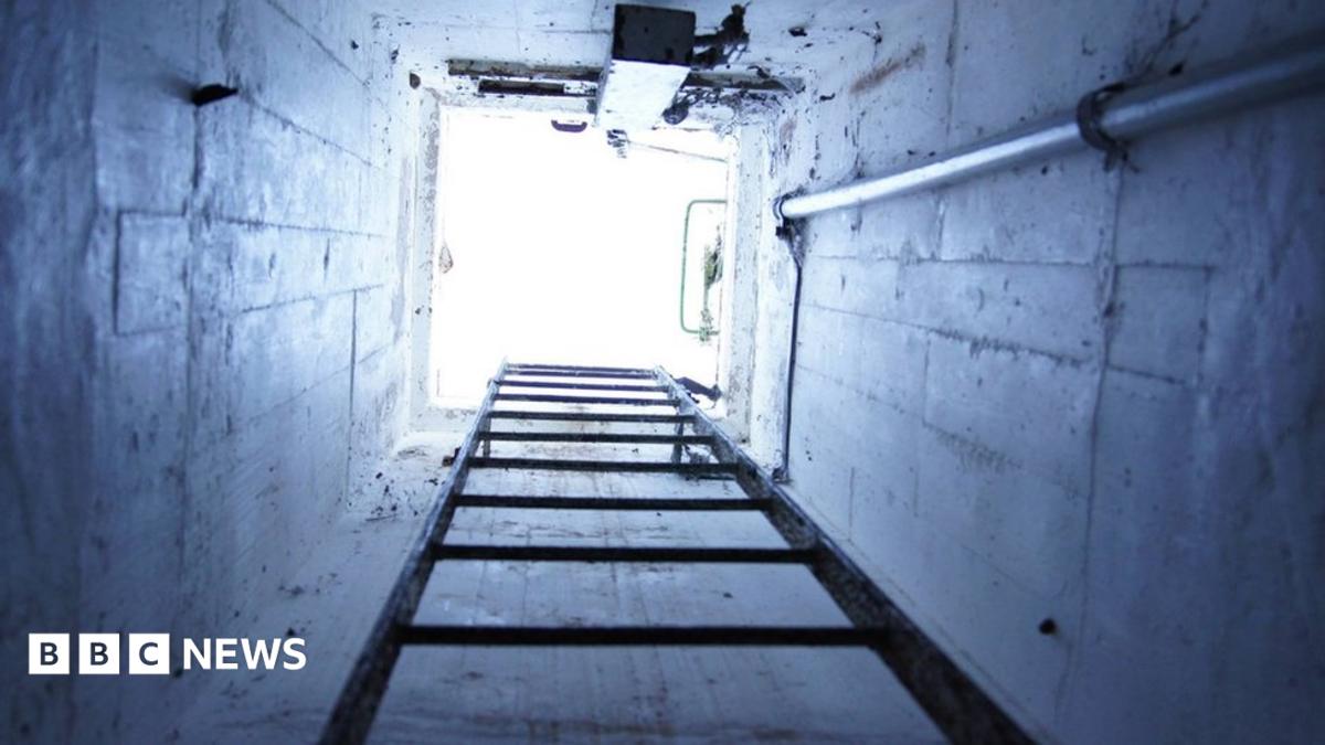 Nuclear bunker on sale in Nottinghamshire - BBC News