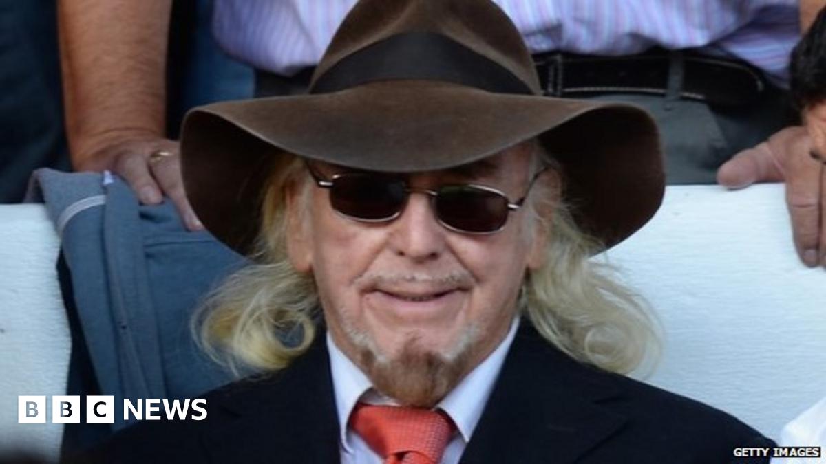 Owen and Karl Oyston sue more Blackpool fans for libel - BBC News