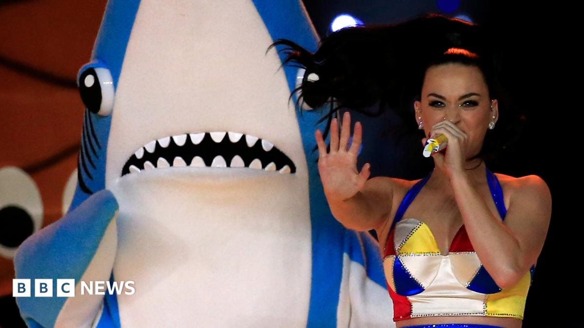 Katy Perry 'Left Shark' model removed at lawyers' request - BBC News