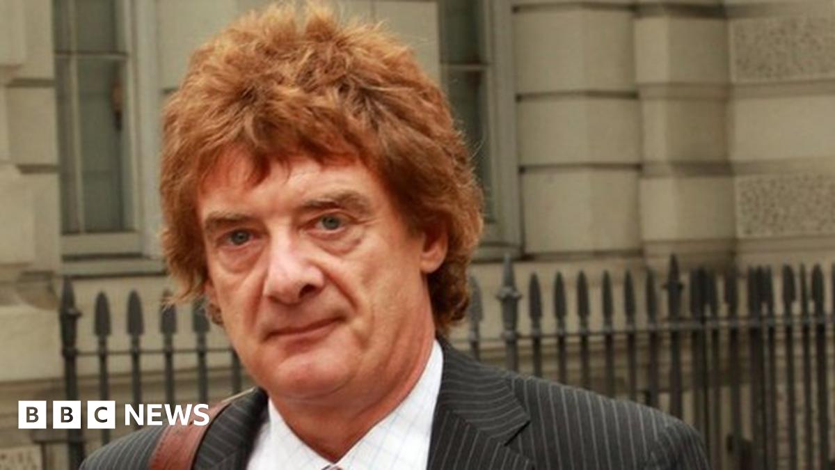 Operation Elveden: Budget leaker Jonathan Hall avoids jail - BBC News