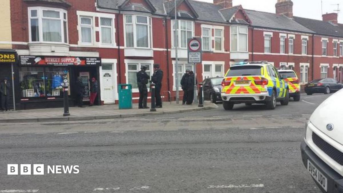 Armed police arrest two men after knife threat in Cardiff - BBC News