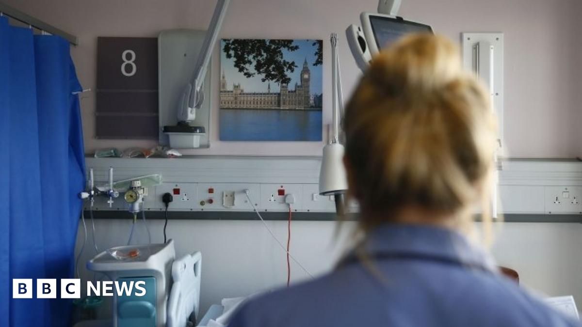 Jeremy Hunt orders yearly study of 'avoidable' hospital deaths - BBC News