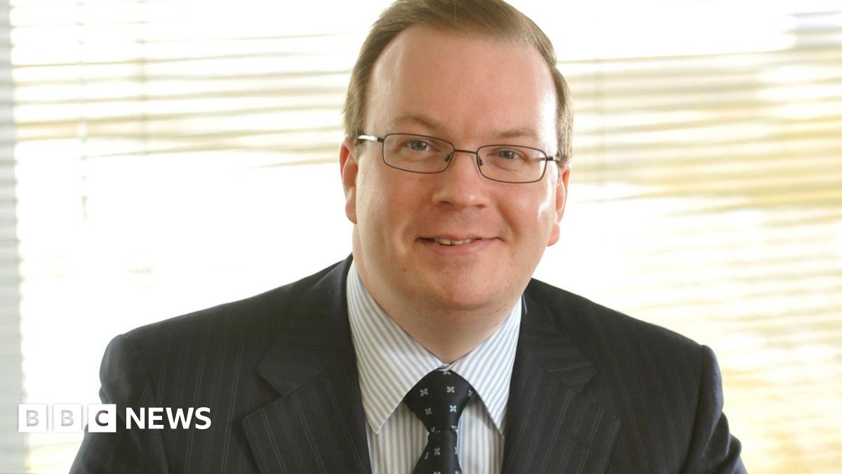 Translink head David Strahan quits to preach the gospel - BBC News