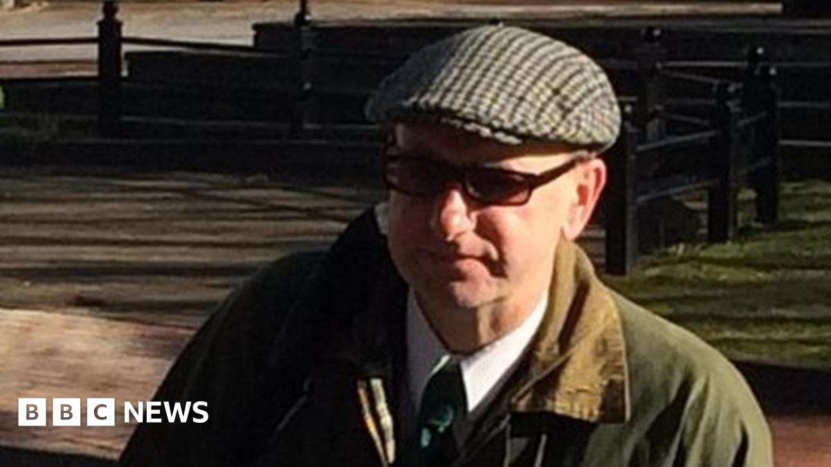 Teacher Stuart Rees jailed over child sex abuse images - BBC News