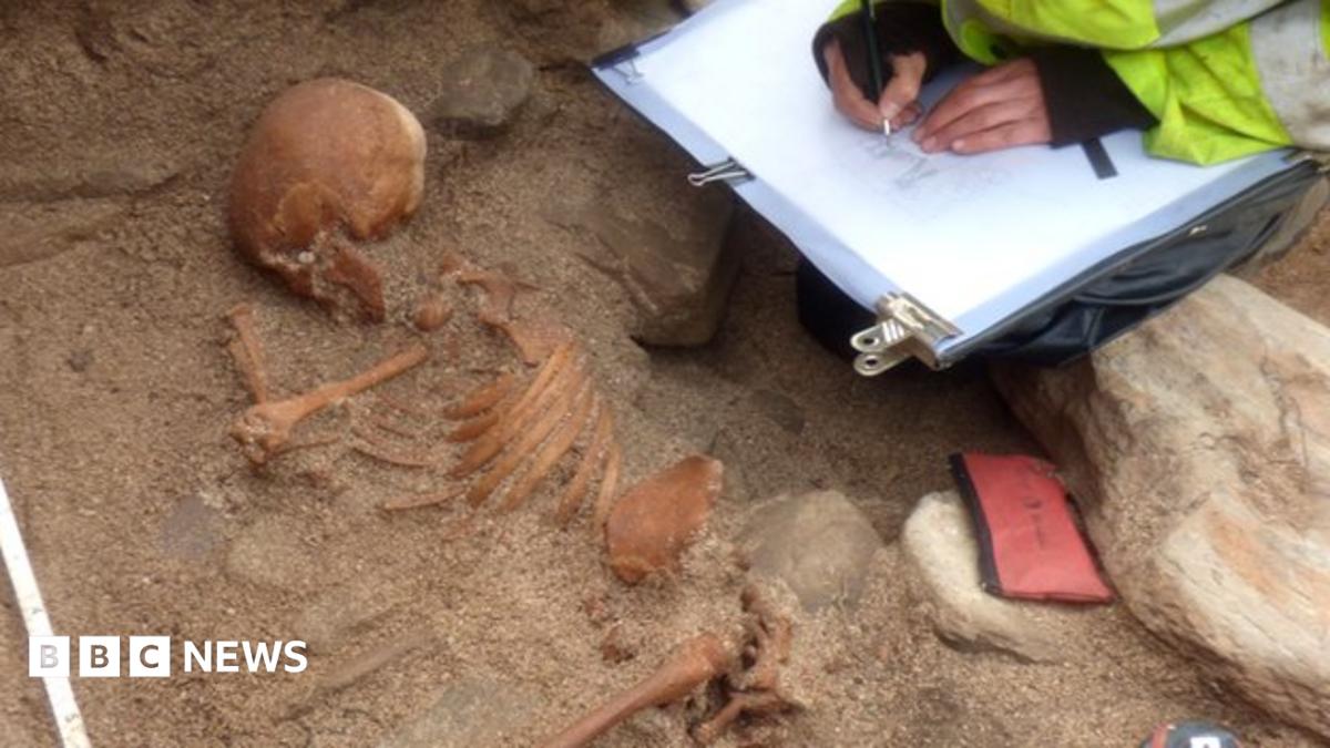 Ancient Orkney child remains excavated - BBC News