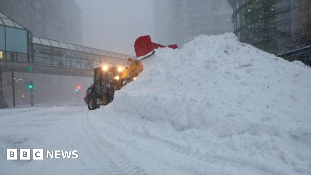How do US cities get rid of snow? - BBC News