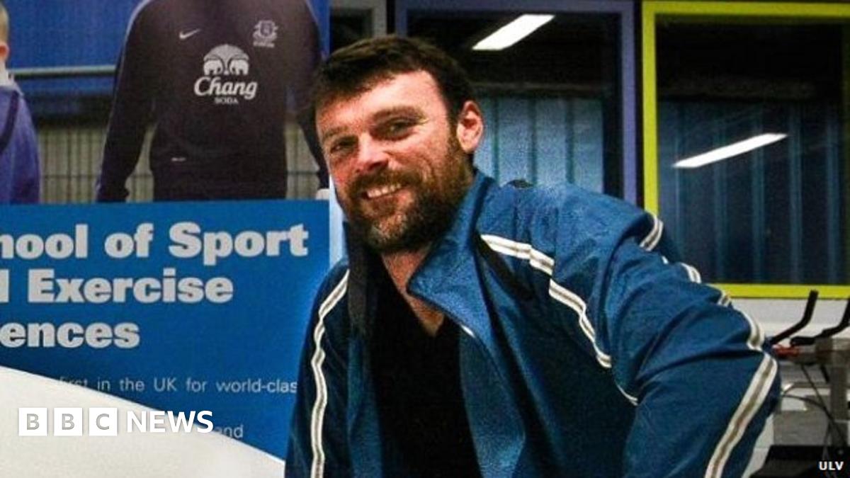 Rob Hayles bids for bike speed record with ARION1 - BBC News