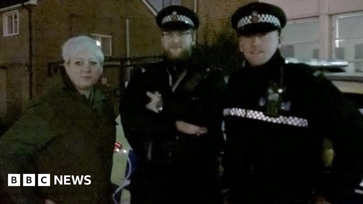 Internet troll warned over 'vile' Thurrock MP abuse - BBC News