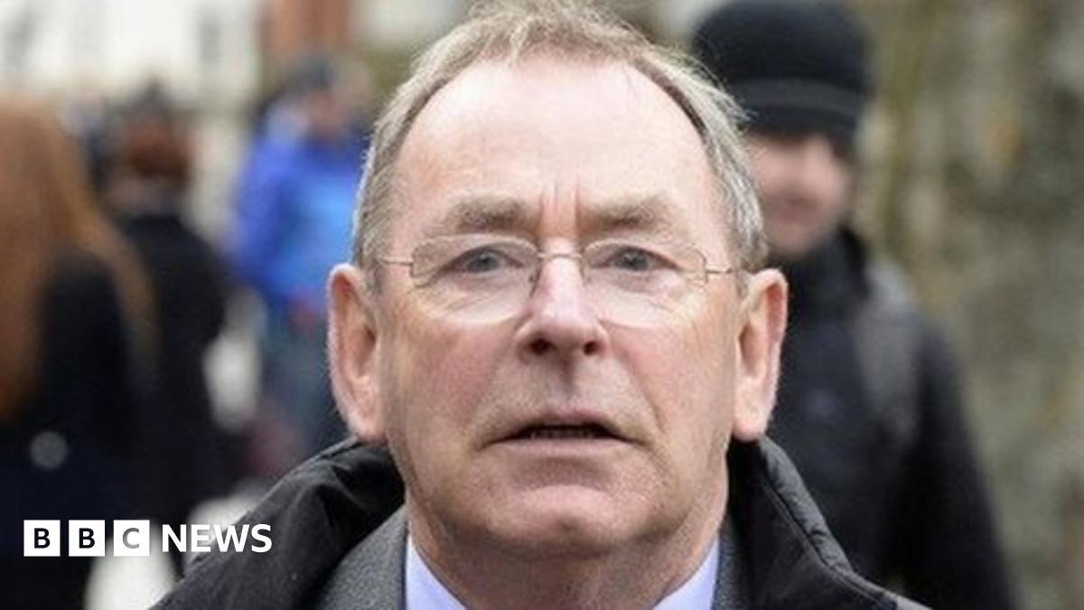 Fred Talbot trial: Jury retires to considers verdicts - BBC News